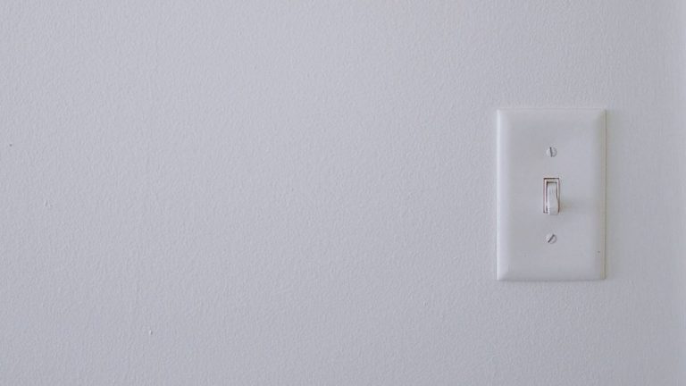 Apagar in Spanish: Conjugation, Meaning & Uses - Tell Me In Spanish